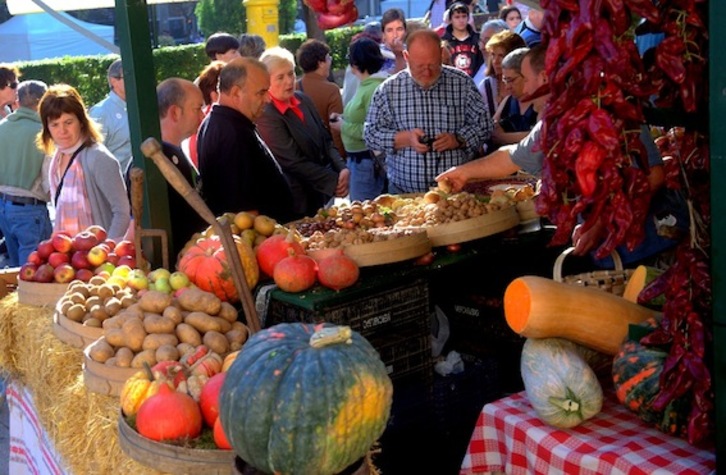 Gernika celebra el Último Lunes de Octubre con más de 300 puestos ...