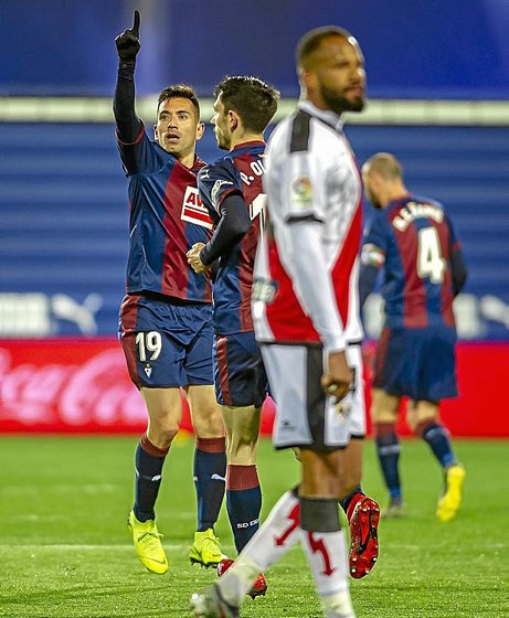 Charles celebra su marca de goles con la renovación | Kirolak | GARA ...