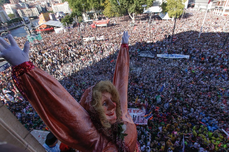 Marijaia enciende Bilbo con un canto multicolor a la diversidad ...