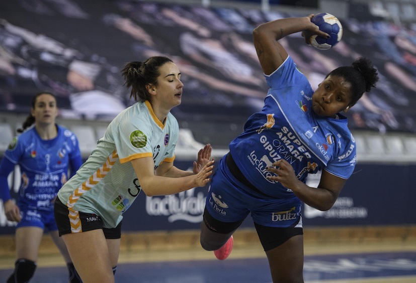 Bera Bera se pasea en Gijón y toca el título liguero con las manos ...