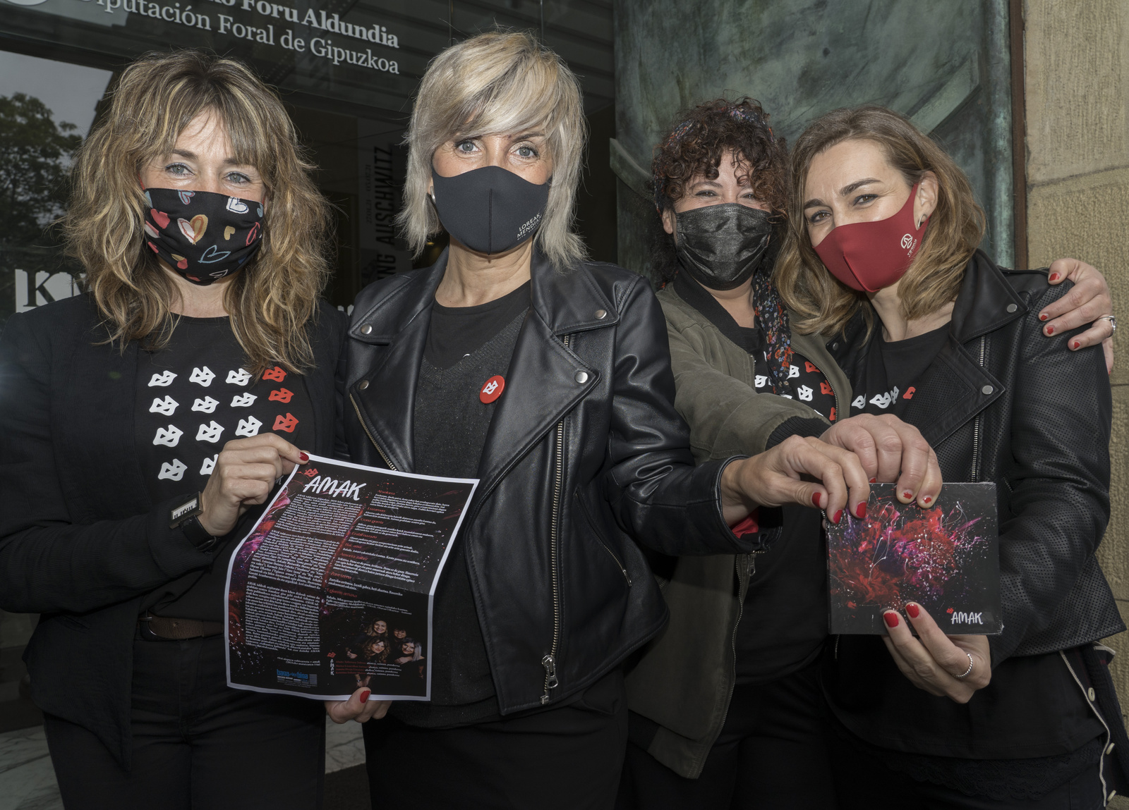 Lehen diskoa kaleratu du AMAK taldeak, amatasunaren eta emakumearen ...