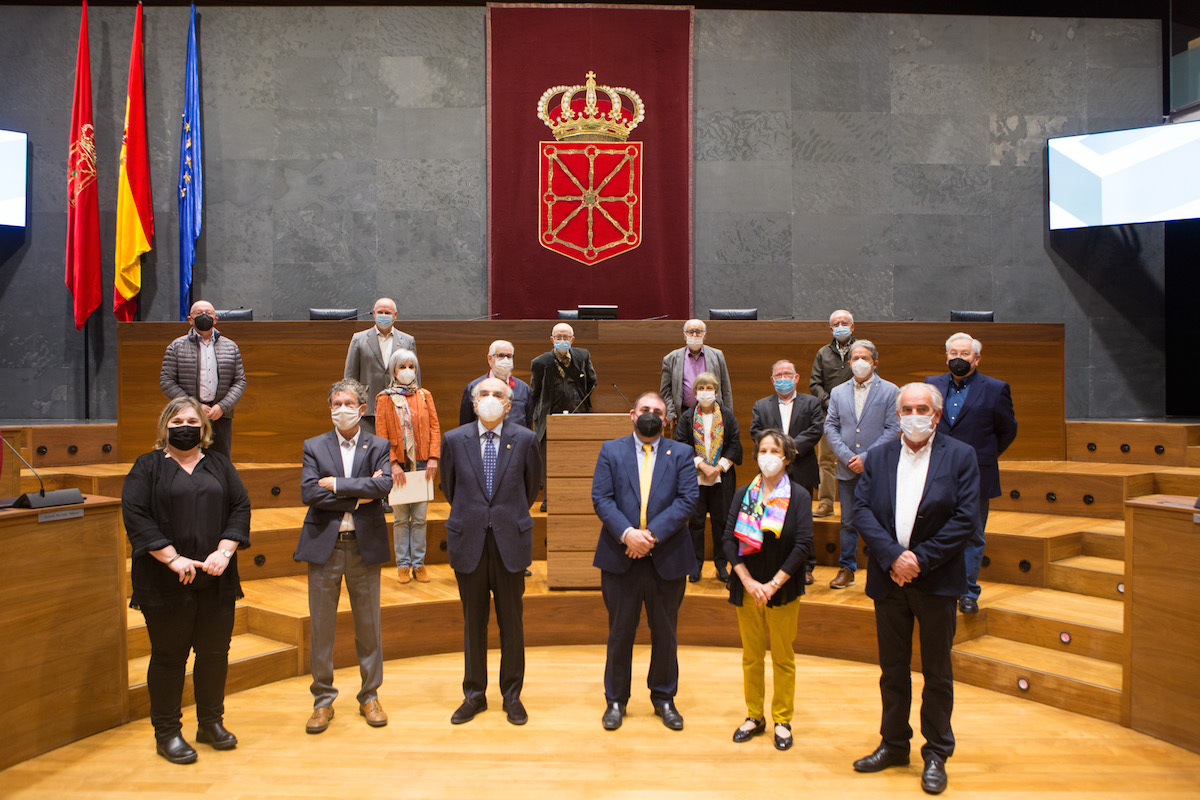 Euskara liskar politikotik at utzi behar dela dio Hualdek ...