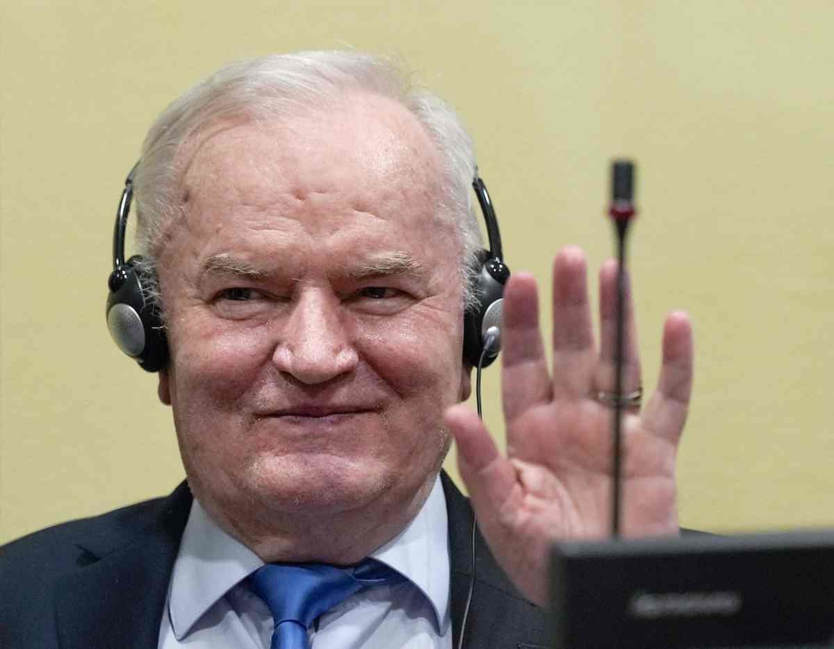 El tribunal de La Haya confirma la cadena perpetua contra Mladic por la ...