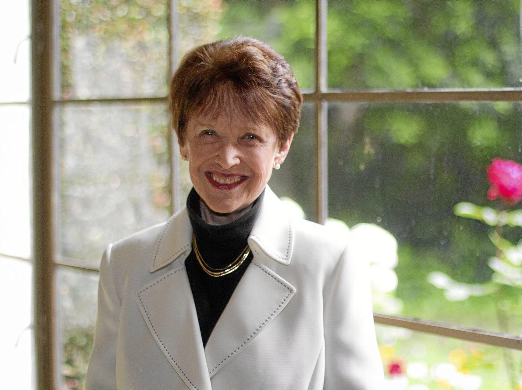 Riane Eisler: «Seguimos pensando en las relaciones de género como un ...