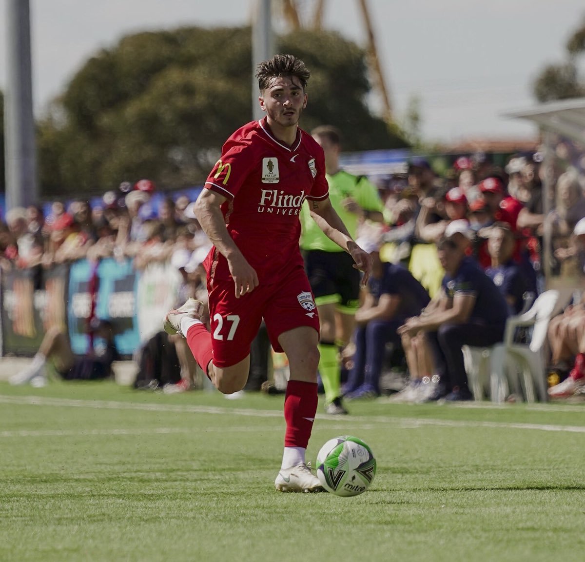 Josh Cavallo futbol jokalari australiarrak homosexuala dela adierazi du ...