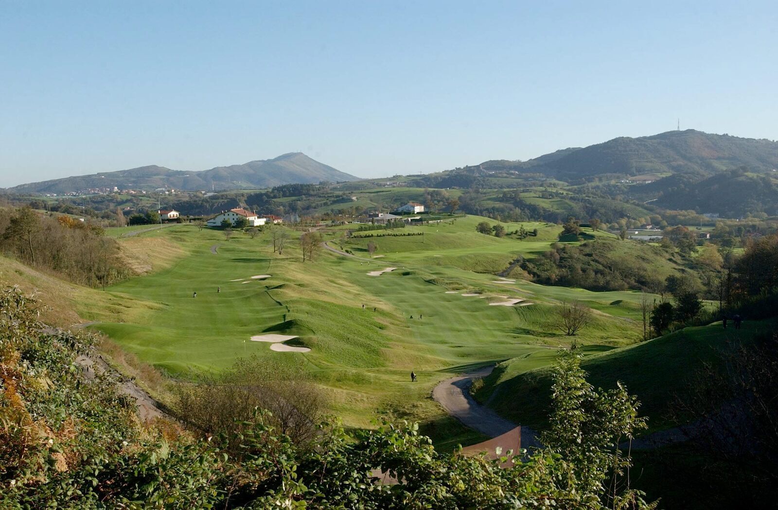 Donostiako Basozabal golf zelaiari urteko 70 milioi ur litroko kontsumoa baimendu diote ...