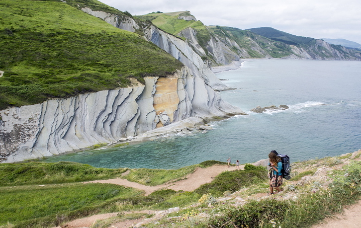 Rescatada en helicóptero una joven herida en el Flysch de Zumaia ...