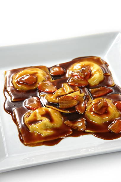 Raviolis de mango sobre salsa de chocolate | Gastronomia | GAIAK