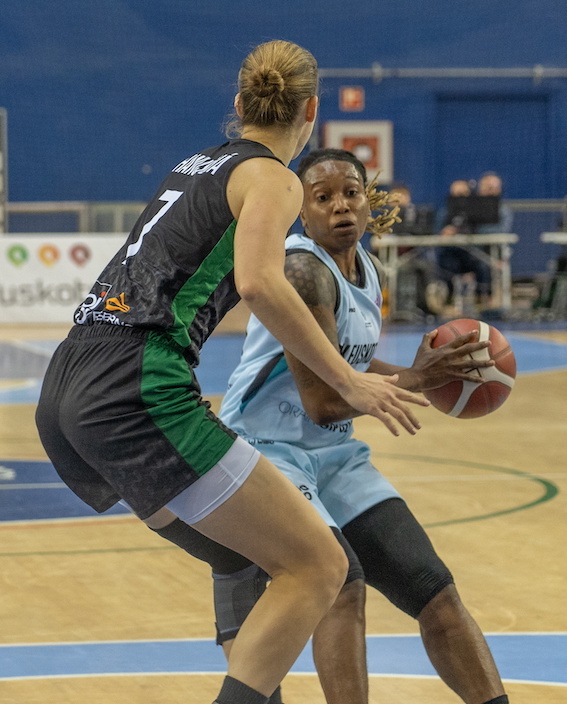 IDK Euskotren se regala una victoria en su debut europeo en casa (91-80 ...