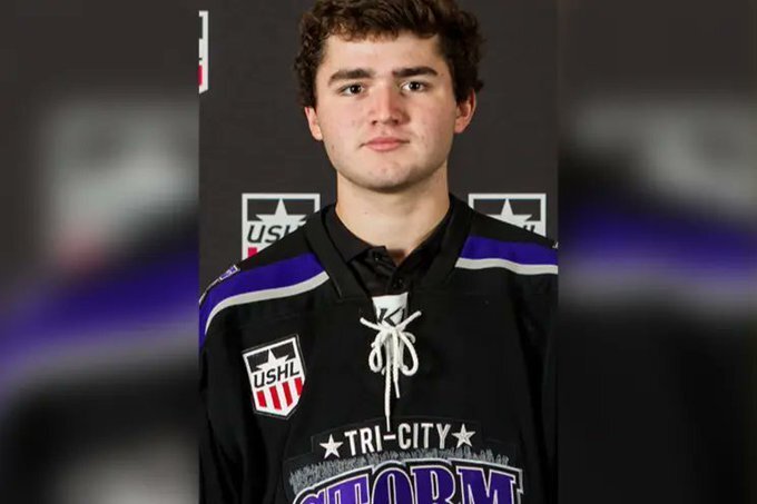 Mitchell Miller, el jugador de hockey rechazado por cometer «bullying ...