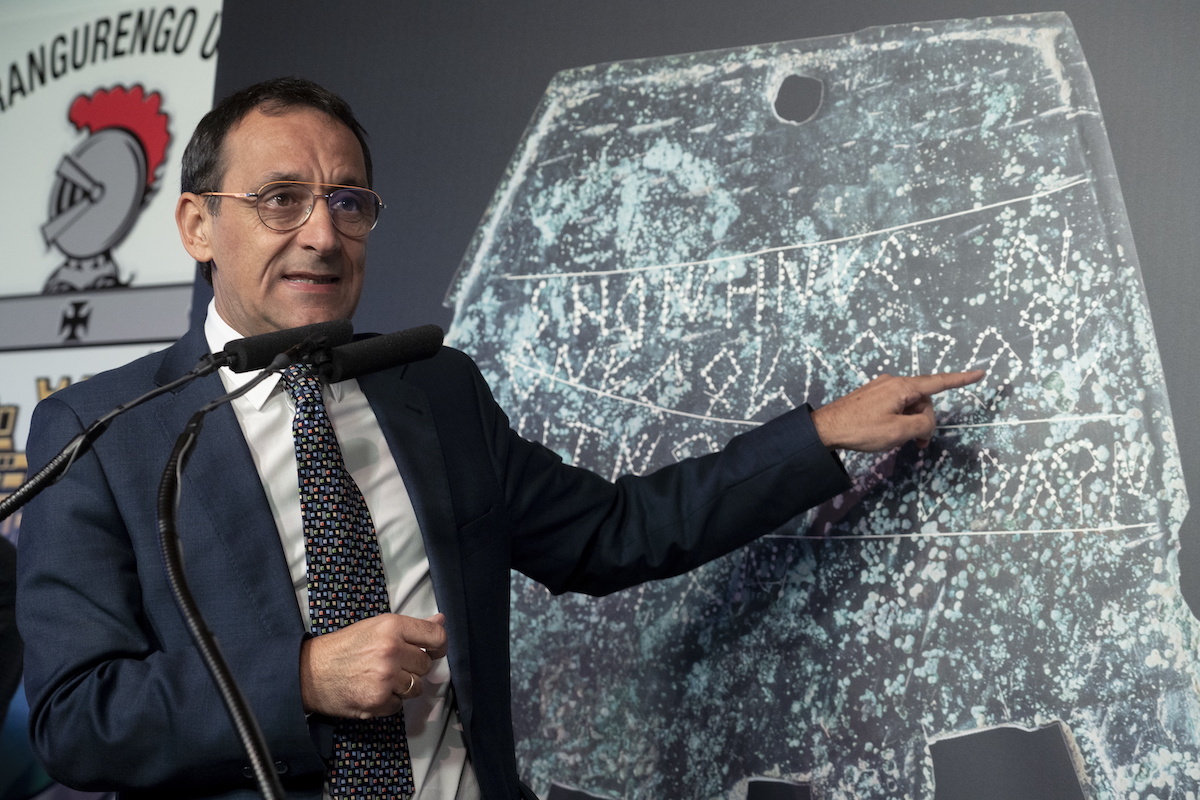 «Esperamos encontrar más textos vascónicos, porque un signario no se ...