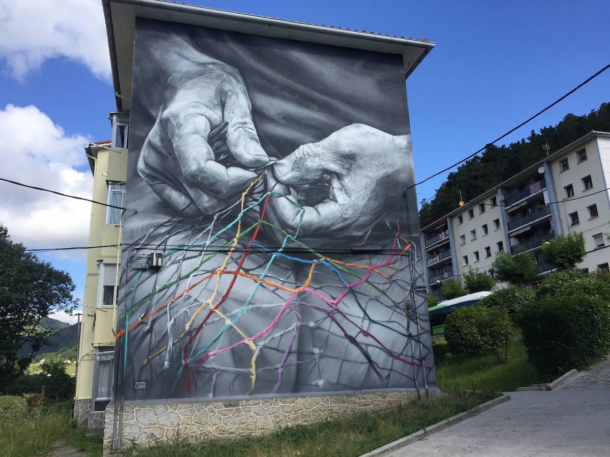 El mural de Ondarroa que homenajea a las mujeres rederas, el tercero ...