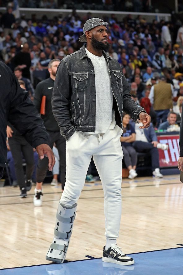 LeBron James se perderá al menos tres semanas por una lesión en el pie ...