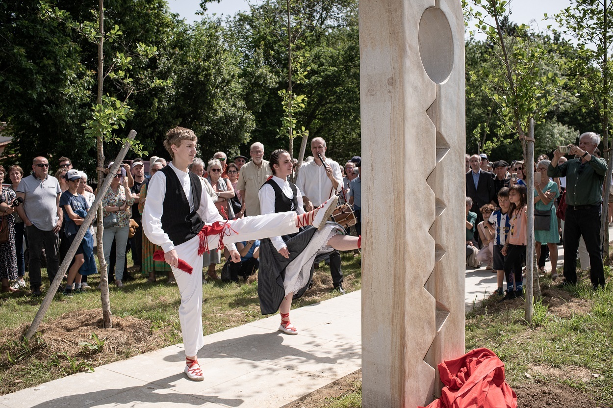 Saint-Pée : le mémorial du peuple basque inauguré | Euskal Herria ...