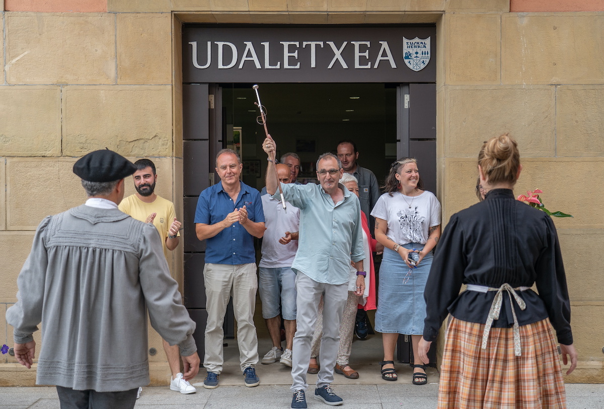 17J: El «status quo» comienza a mostrar grietas en sus muros de ...