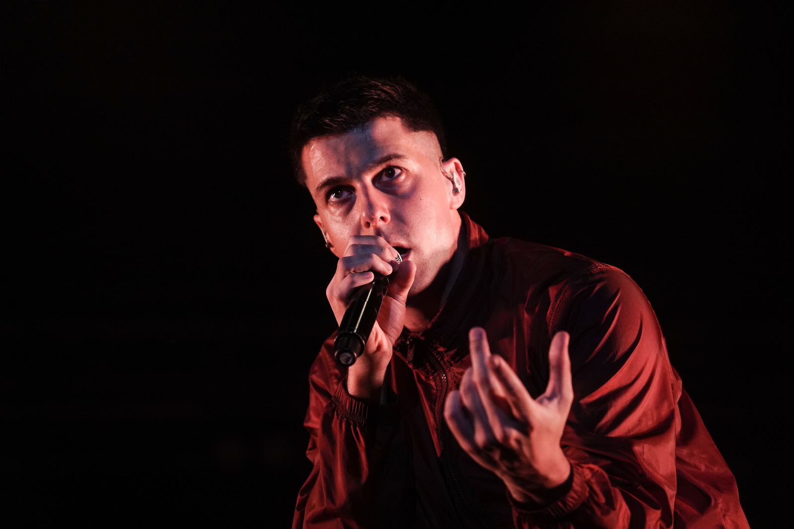 Zetak-ek Arbizuko herritarrak plazan bildu eta hiru kanta berri eskaini ...