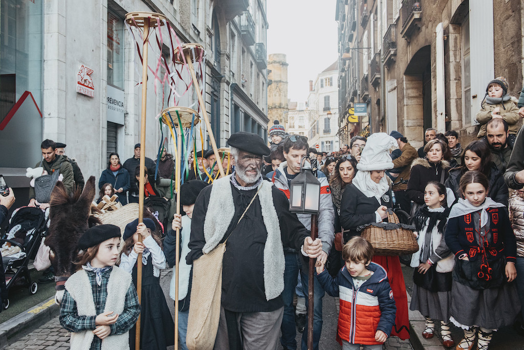 Olentzero badator, argiontziak badoaz | Euskal Herria | Naiz