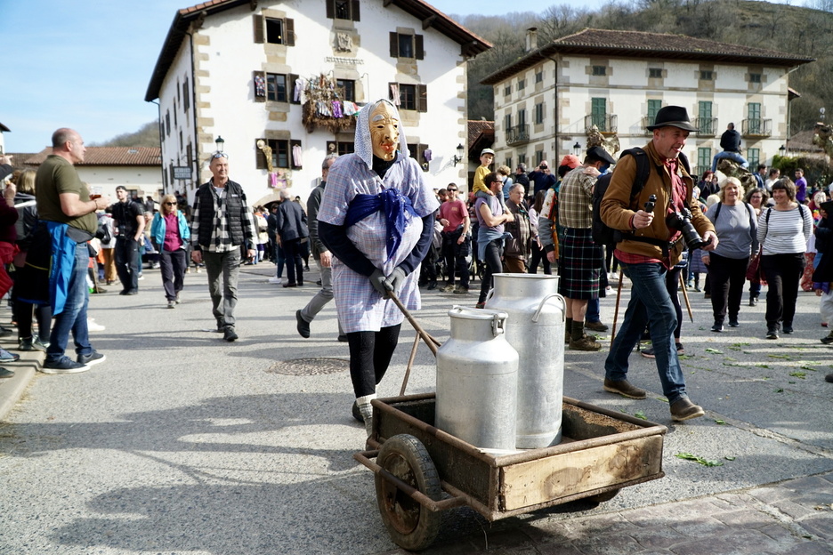 Joare soinuak Iturenen, Zubietako eta Aurtitzeko bisitarien eskutik ...