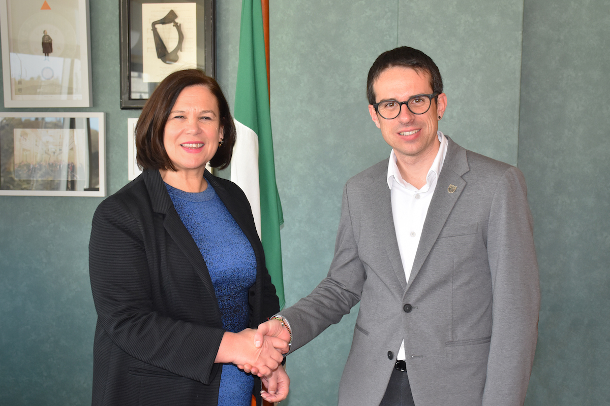 Mary Lou McDonald Sinn Feineko presidentearekin bildu da Otxandiano ...