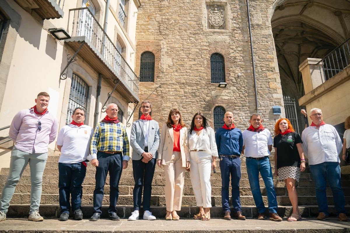 Eskualdeetako etxeek jaurtiko dute Andre Maria Zuriaren jaien hasierako ...