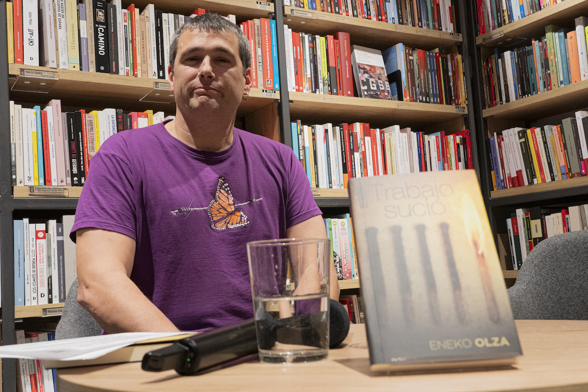 Eneko Olza muestra en su primera novela «el otro punto de vista» de la ...