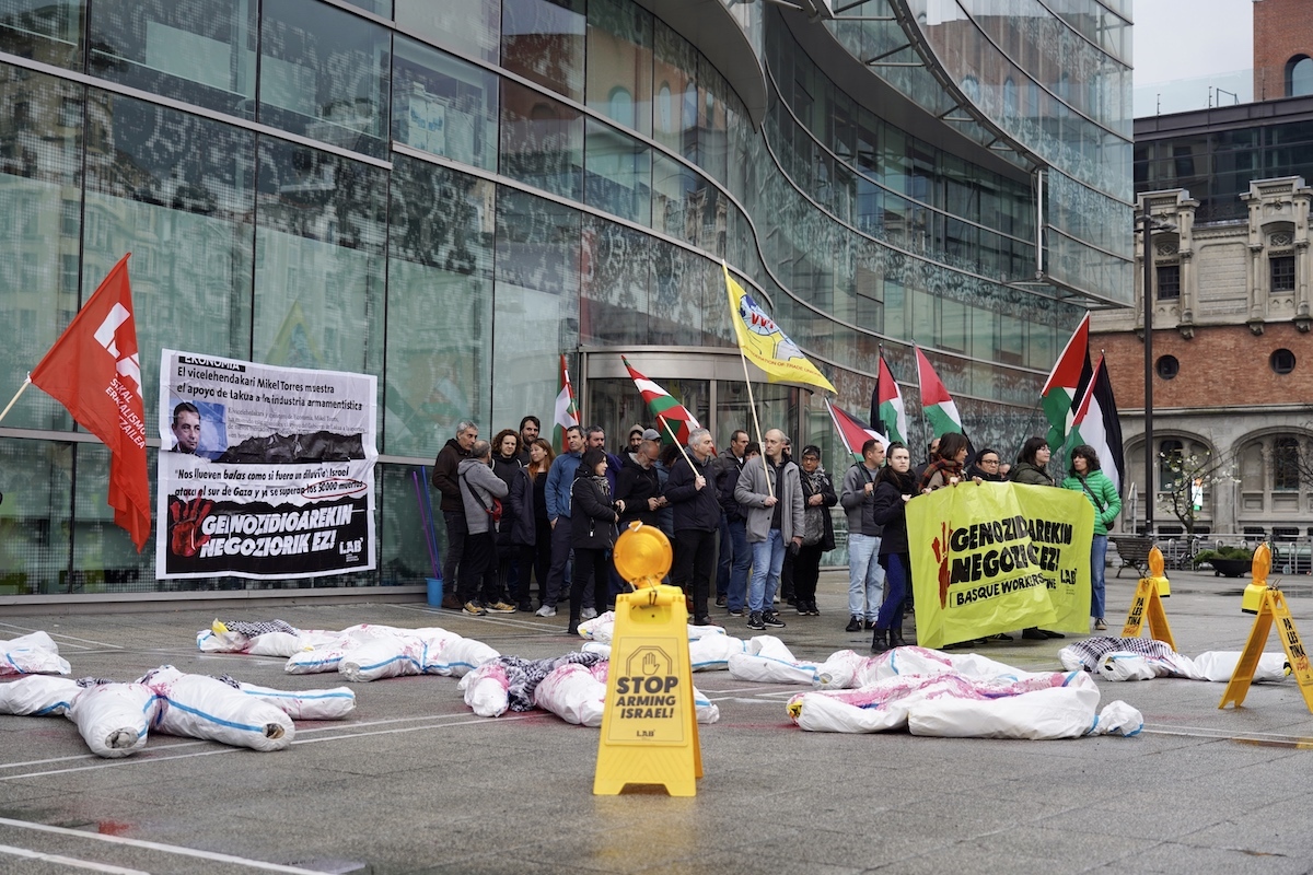 LAB denuncia que las instituciones apuesten por el negocio del armamento que aniquila Palestina ...