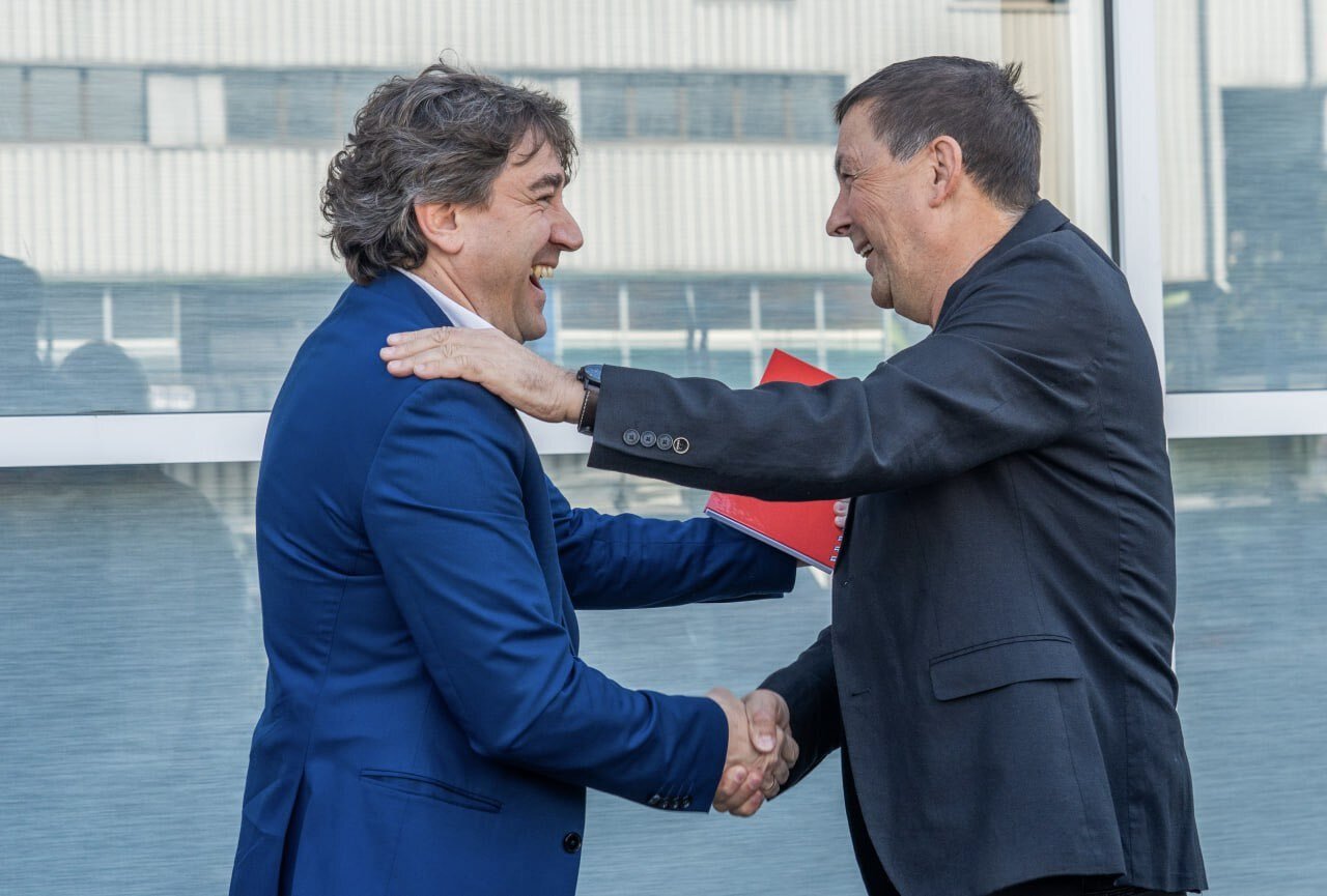 Reunión distendida entre las nuevas direcciones de EH Bildu y PSE tras ...