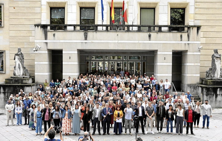 Euskaldunon aurkako «erasoaren» aurrean, 200 alkate eta eragile batuta ...