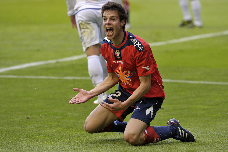 César Azpilicueta elige al Sevilla y firma por una temporada con opción a otra | Fútbol | Naiz