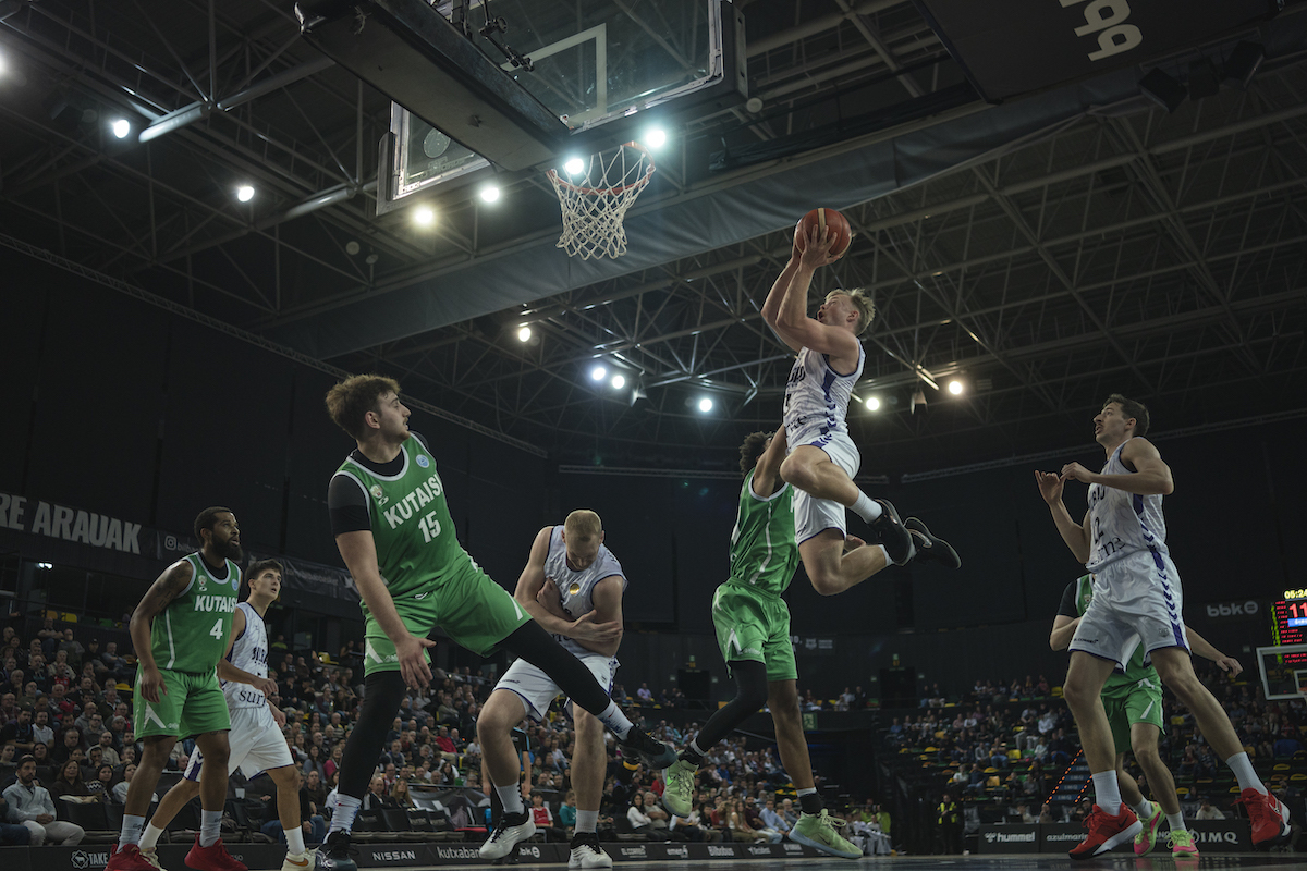 Surne confía cinco años más y Bilbao Basket responde con otra marca ...