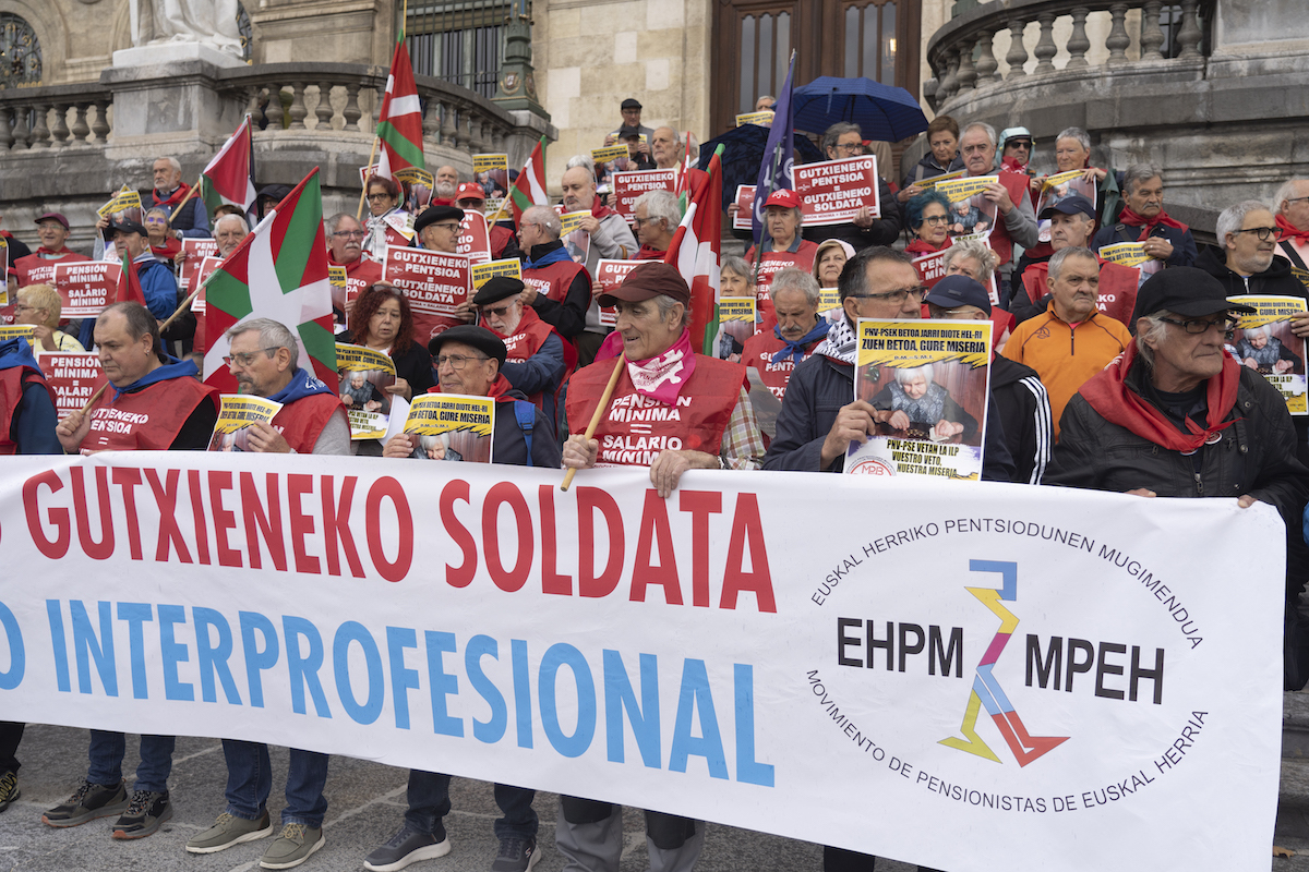 Pensionistas reivindican la ILP denegada: «Nuestra maratón será la manifestación del 18D ...