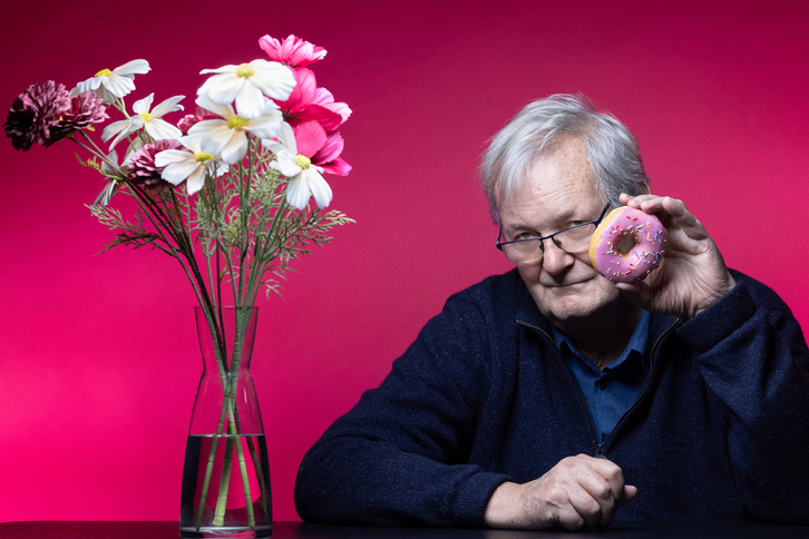 Muere el fotógrafo británico Martin Parr, el cronista que ironizó sobre ...