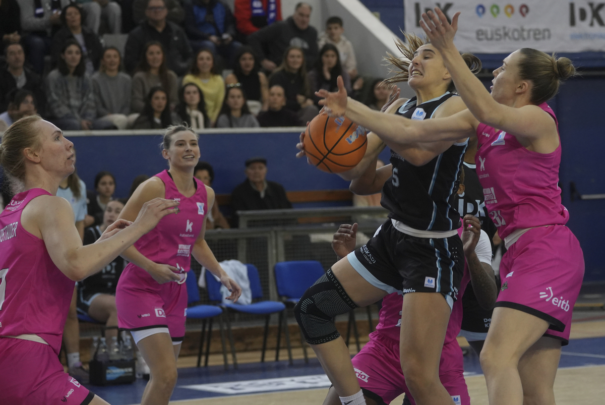 Inolako logikarik izan ez duen euskal derbia eraman du Kutxabank Araski ...