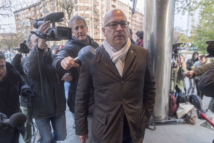 Alfredo de Miguel logra el tercer grado tras cumplir solo dos años y ...