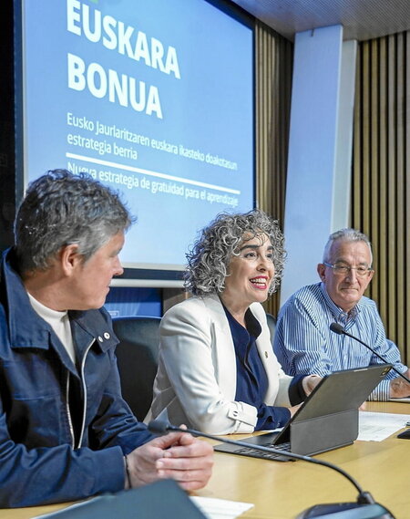 Euskara ikasten hasi eta jarraitzeko bonua aurkeztu du Lakuako ...